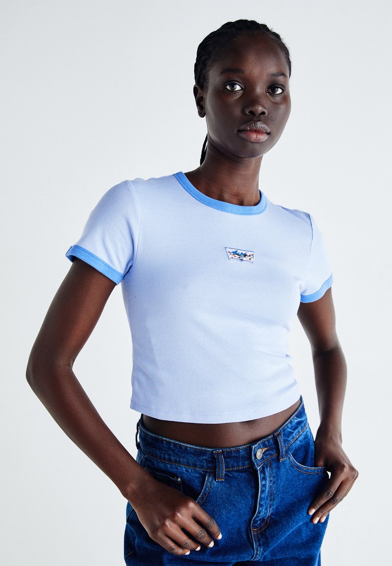 Levi's® GRAPHIC RINGER MINI TEE - T-shirts med print - scenic brunnera ...