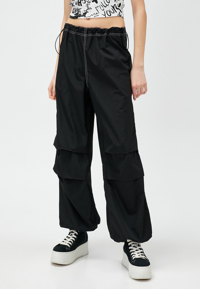 Koton POCKET DETAIL ELASTIC WAIST PARACHUTE - Stoffhose - black/schwarz ...