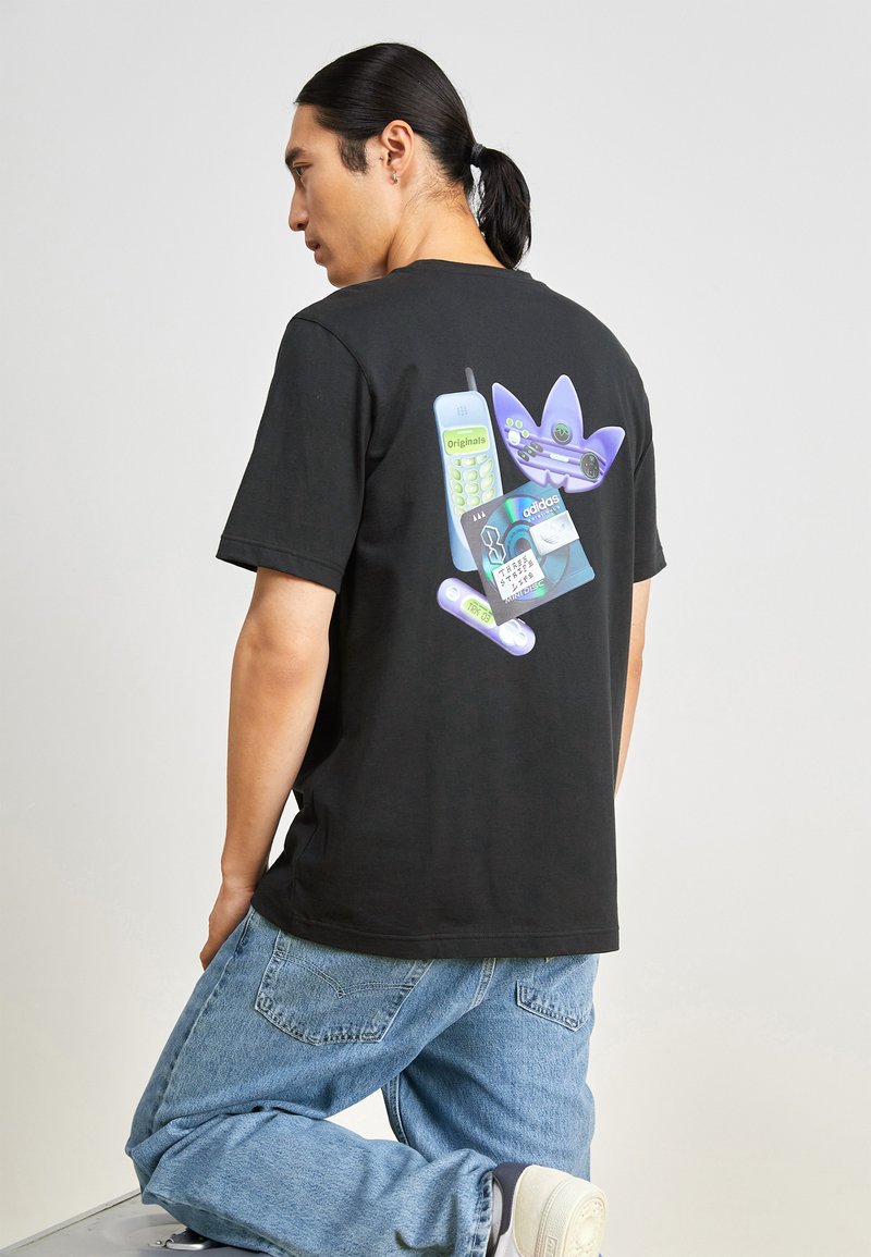 adidas Originals MULTI TEE - Print T-shirt - black - Zalando.de