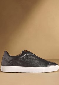 Russell & Bromley REGULAR FIT - HEATON LACELESS TRAINERS - Sneaker low ...