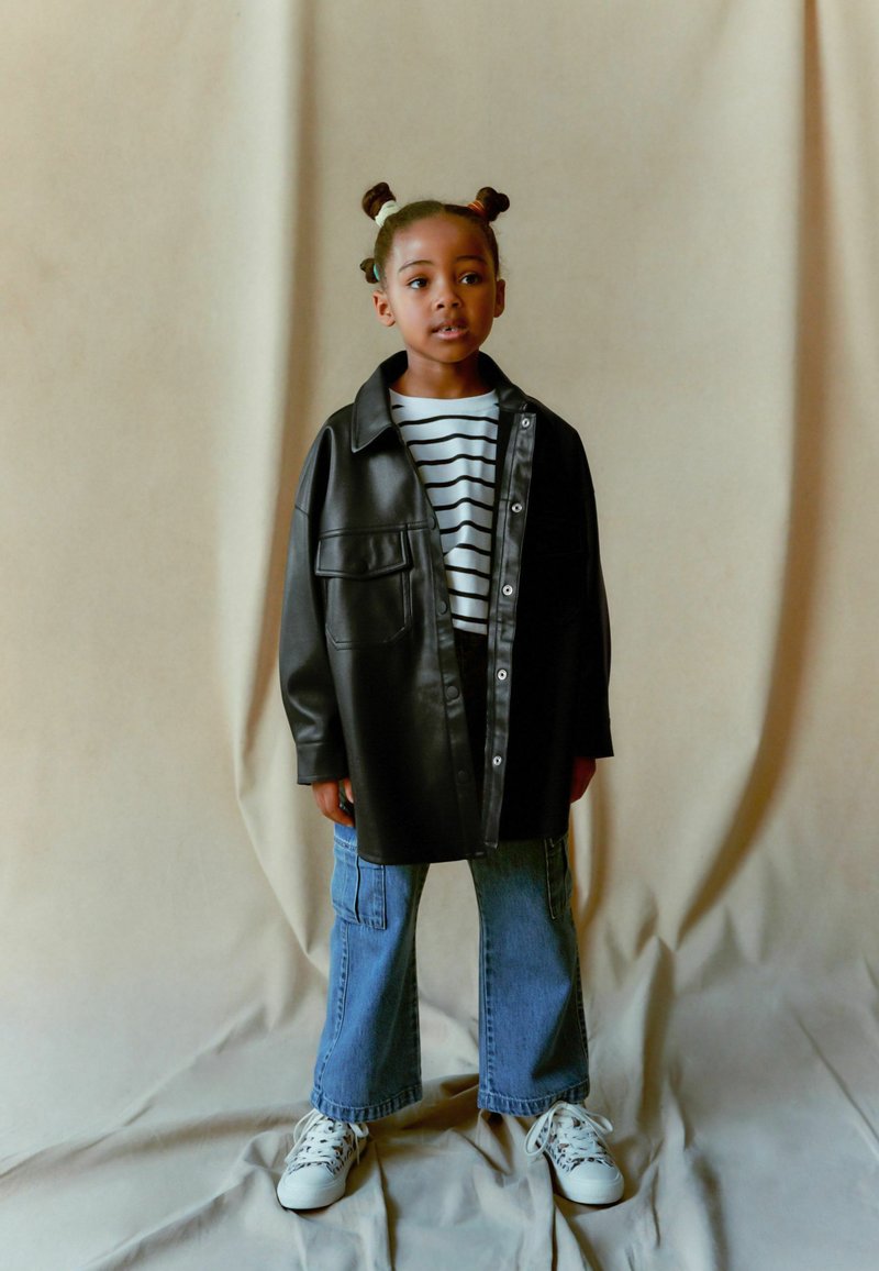 Next OVERSIZED SHACKET STANDARD. - Jacka i konstläder - black pu/svart ...