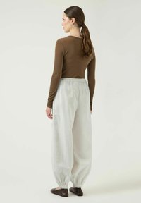 YAS HOSE YASRAISE HW BALLOON - Broek - star white/wit - Zalando.be