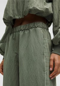 lululemon Crinkle Mid-Rise Wordmark - Trousers - willow leaf fog green ...