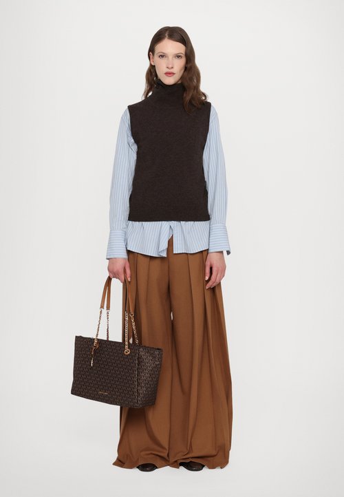 MICHAEL Michael Kors KENSINGTON - Olkalaukku - brn/acorn/ruskea ...