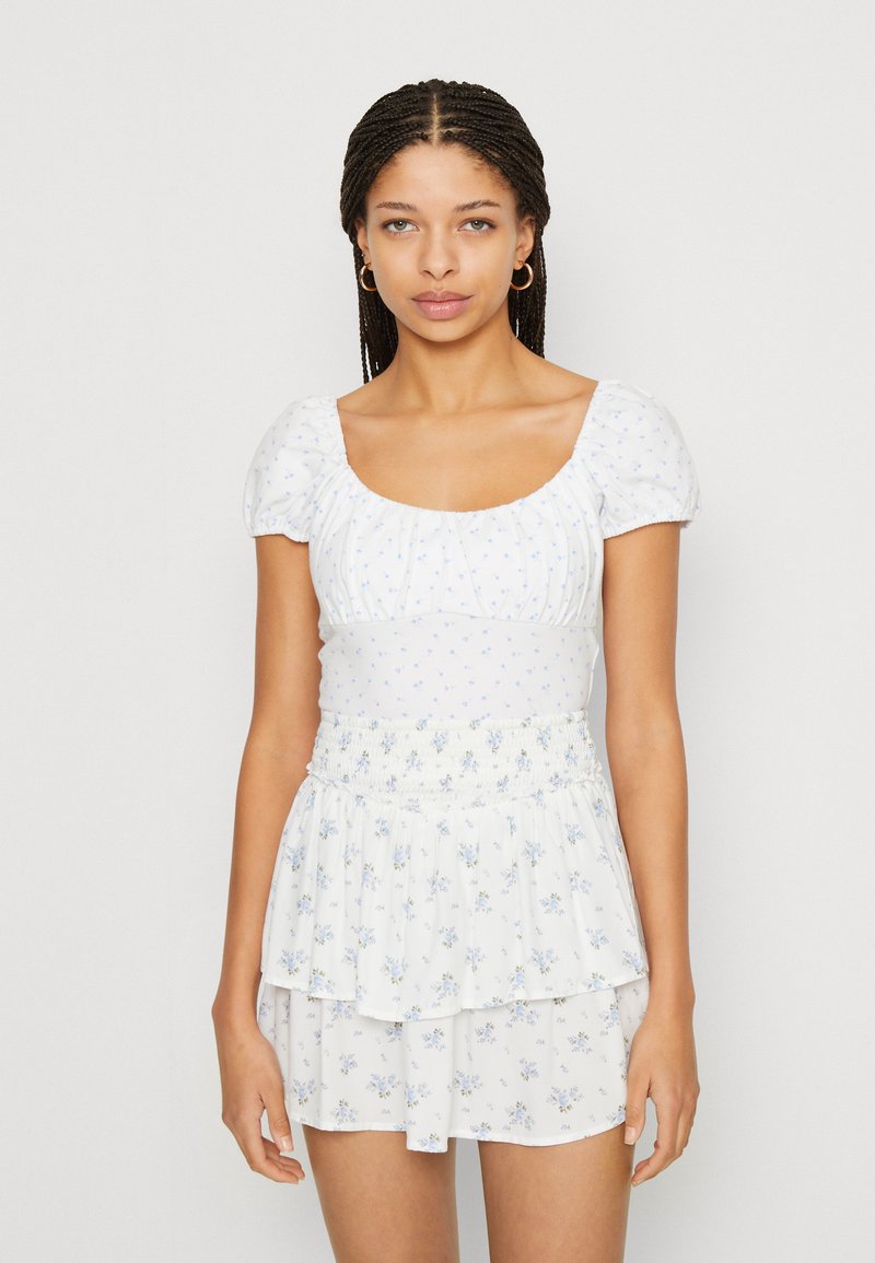 Hollister Co. RUCHED BUST - T-Shirt print - white/blue ditsy/mehrfarbig ...