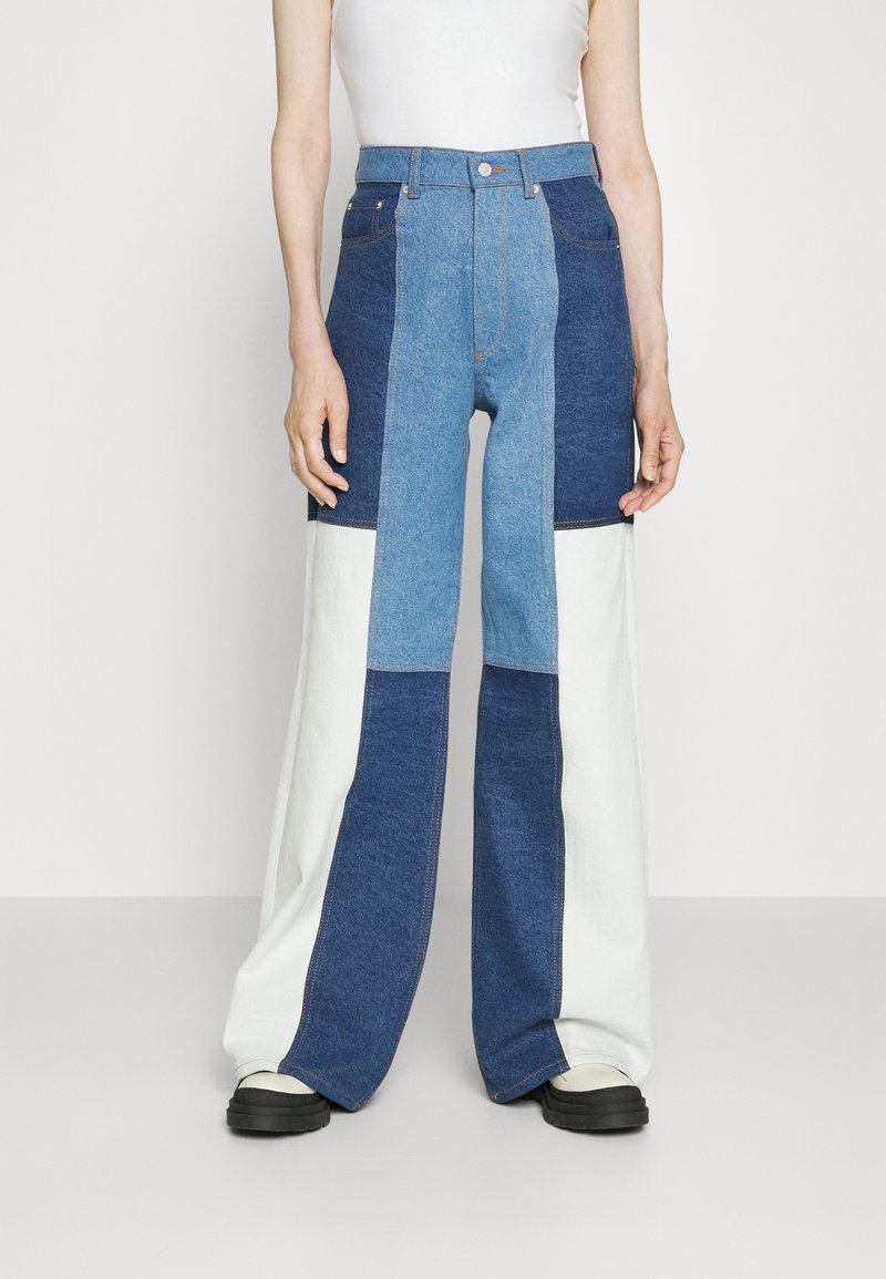 Farm Rio PATCH WIDE PANTS - Relaxed fit jeans - denim blue/multi ...