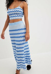 NA-KD GESTREIFTES - Top - blue combo/blauw - Zalando.nl