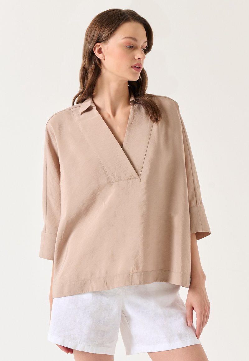 Jimmy Key LOOSE FIT SHIRT COLLAR BLOUSE - Blouse - beige - Zalando