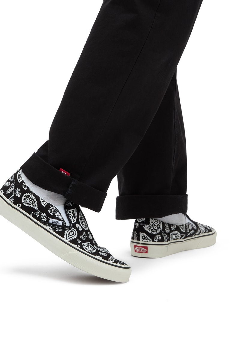 Vans CLASSIC SLIP ON UNISEX - Sneaker low - primavera paisley black ...