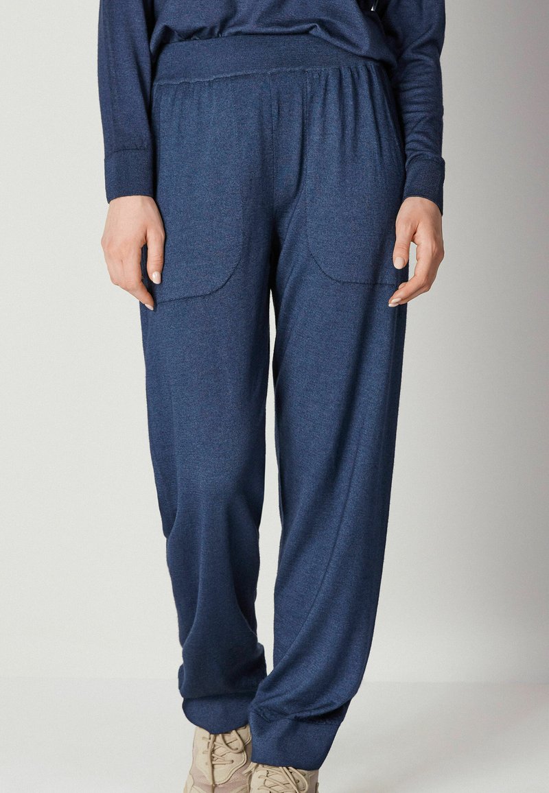 Falconeri ULTRAFINE - Trainingsbroek - blau garment dyed ultramarine ...