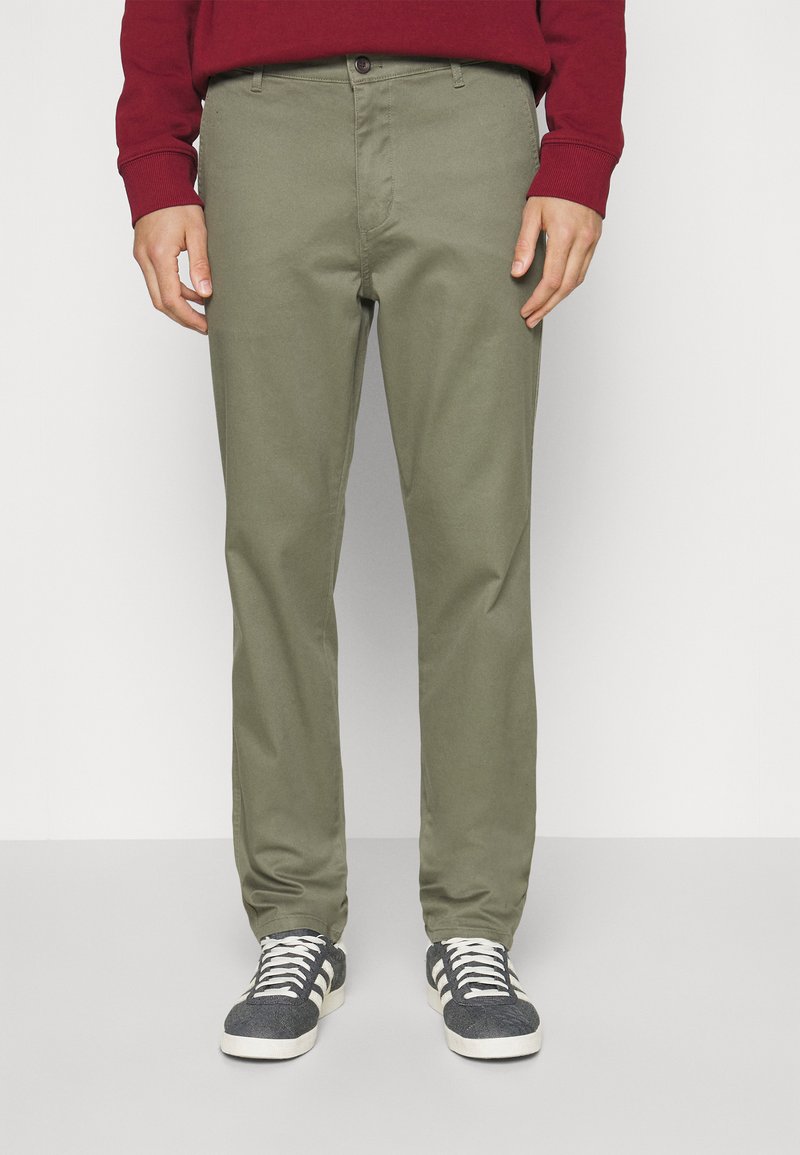DOCKERS ORIGINAL SLIM - Pantalones chinos - camo/verde oliva - Zalando.es