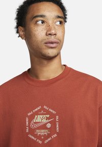 Nike Sportswear M NSW TEE M90 OC PK1 HBR - T-shirts print - rugged ...