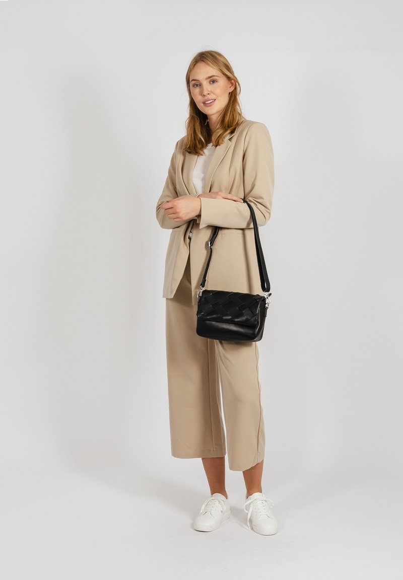 Still Nordic STILLKAROLINE LARGE CROSSBODY - Schoudertas - black/zwart ...