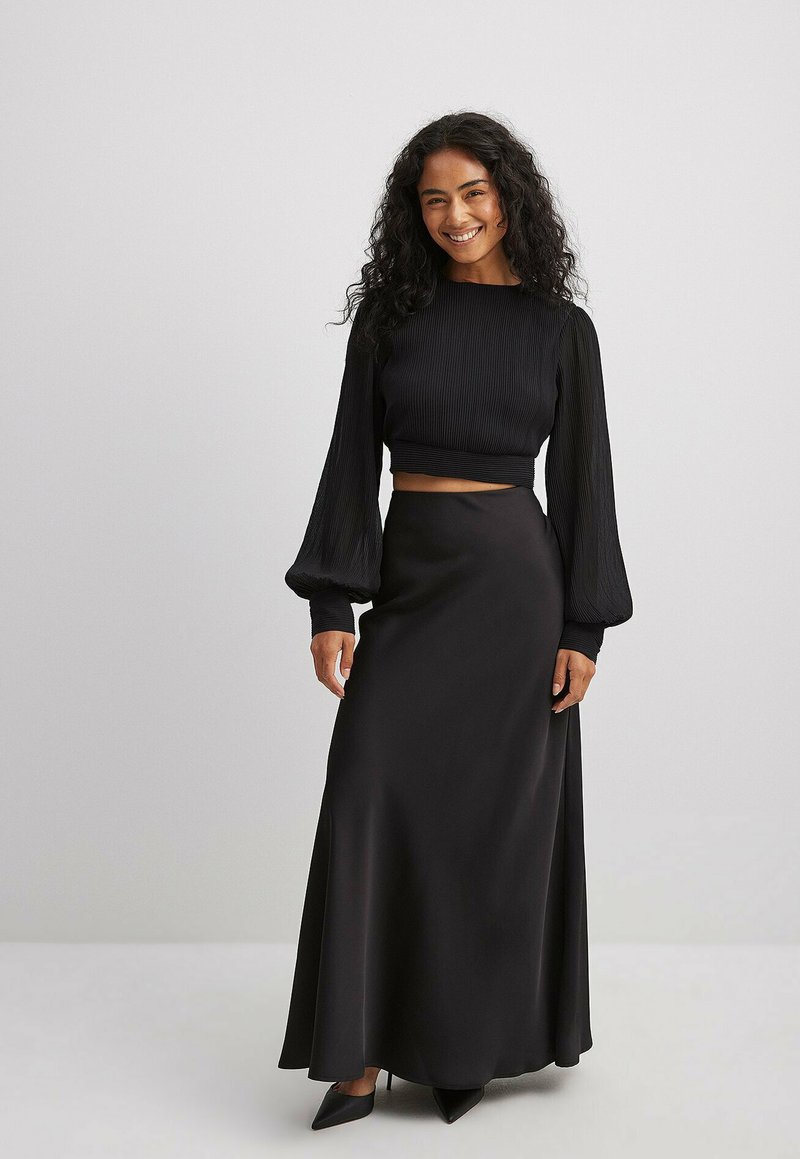 NA-KD AUS PLISSEE ZUM BINDEN AM RÜCKEN - Blusa - black/negro - Zalando.es