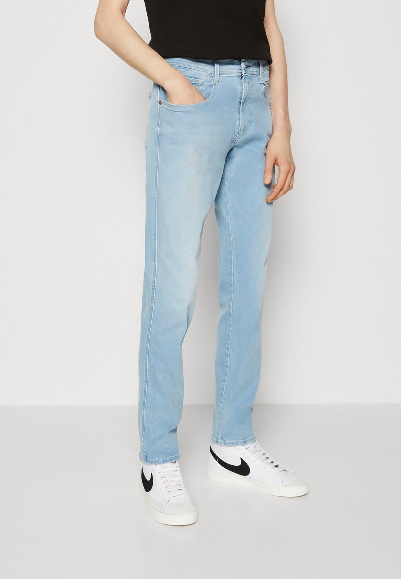 Replay ANBASS PANTS HYPERFLEX ORIGINAL - Jeans slim fit - light blue ...