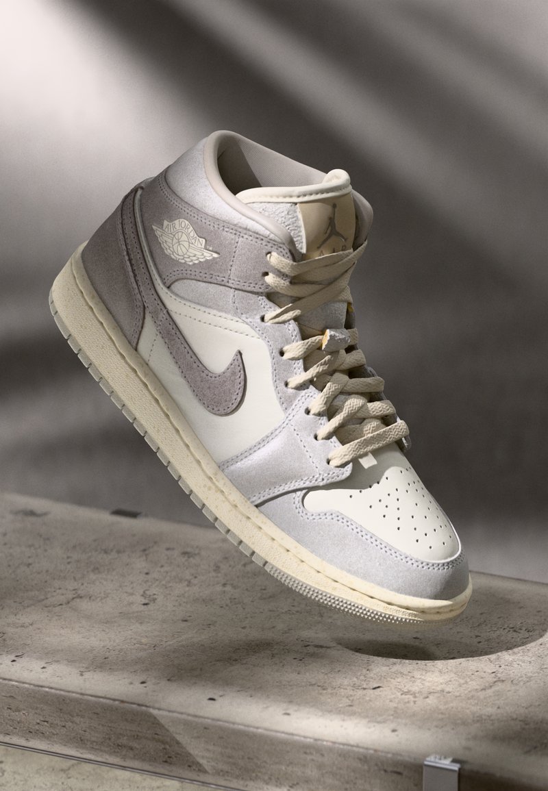 Jordan AIR JORDAN 1 MID SE V2 - High-top trainers - light iron ore ...