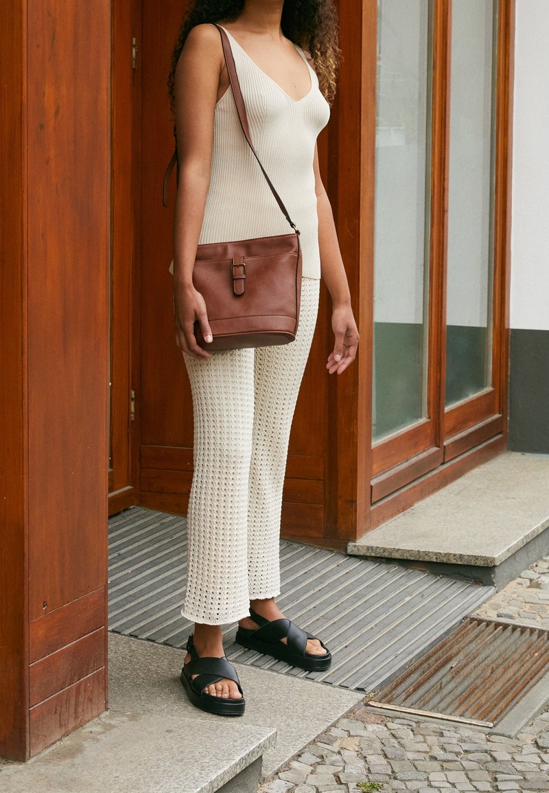 Anna Field Umhängetasche - cognac - (Pre-owned) - Zalando.de
