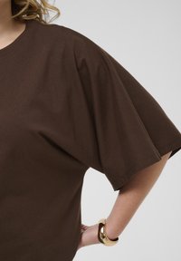 Kaffe Curve KCSTORMI - Basic T-shirt - coffee bean/brown - Zalando