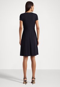 Lauren Ralph Lauren KARLEE SHORT SLEEVE DAY DRESS - Jerseykleid - lighthouse navy/blau - Zalando.at