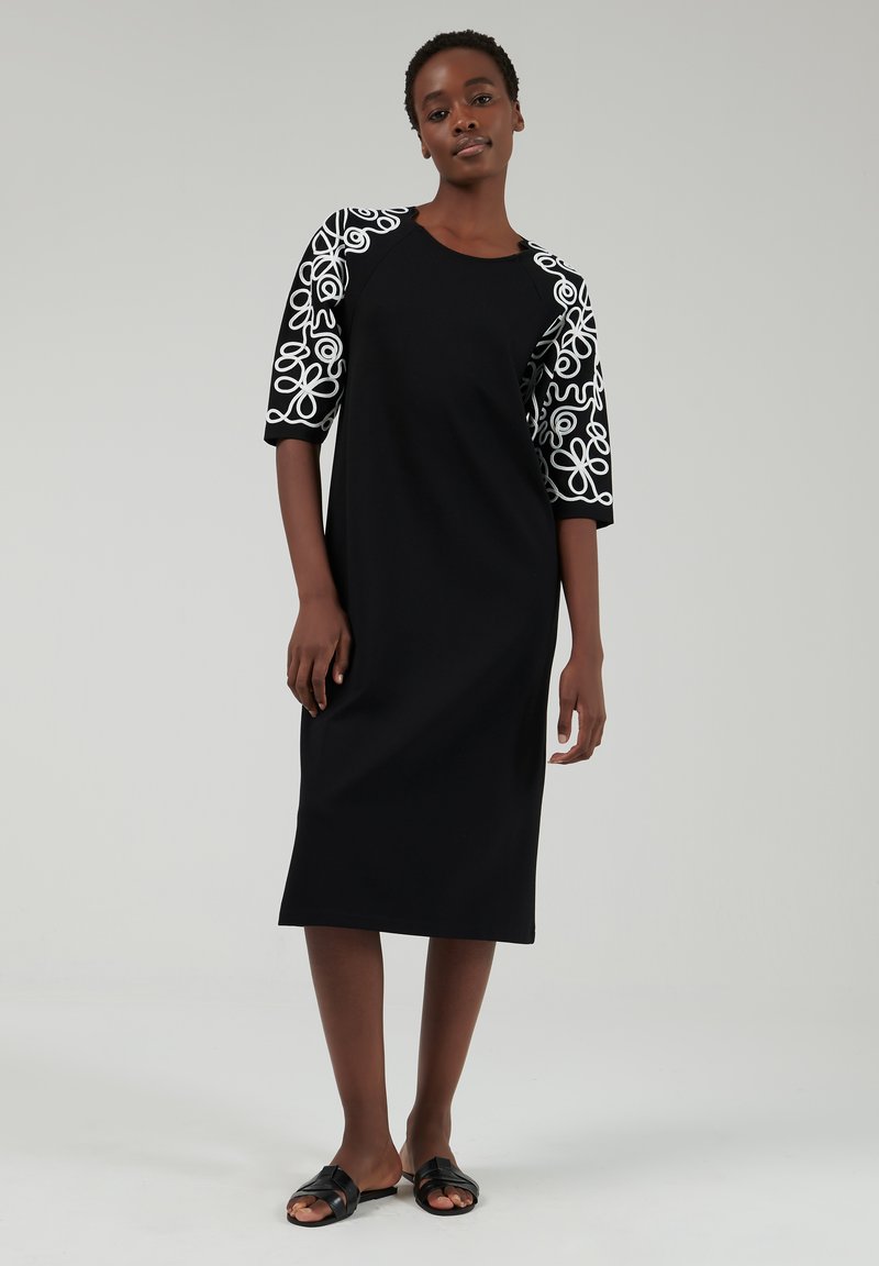 Leem EMBROIDERED SLEEVE - Jersey dress - black and white/black - Zalando.de