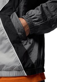 Jordan JORDAN BROOKLYN DRAFT TRAININGSJACKE INDOOR - TEXTILIEN ...