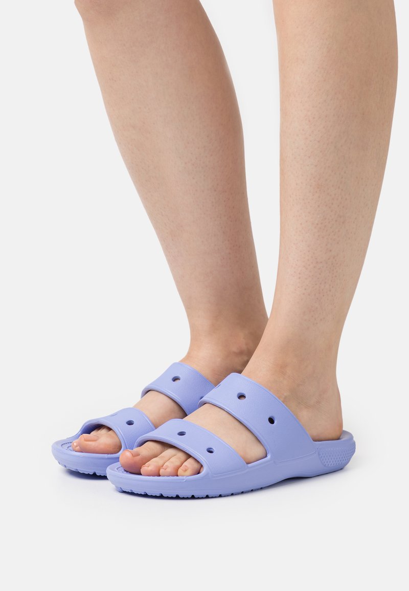 Crocs CLASSIC - Pool slides - flieder/blue - Zalando.ie