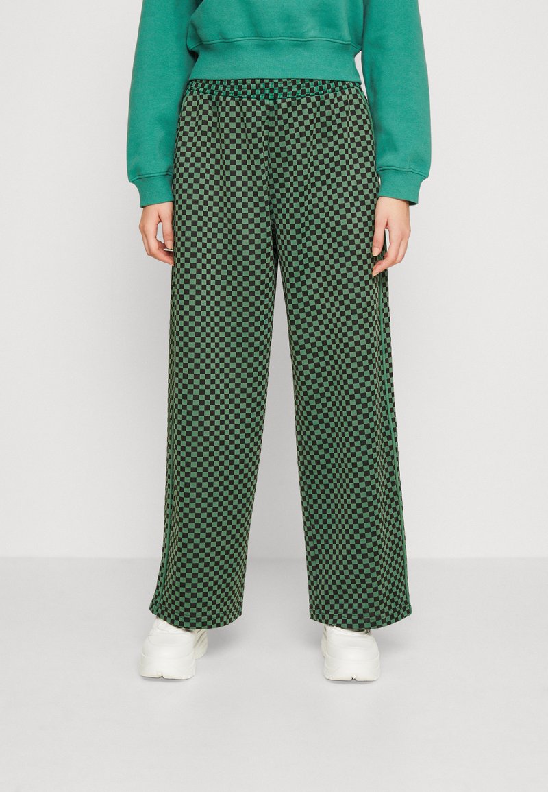 Weekday TAYLOR TRACKSUIT TROUSER - Kelnės - green dark/smėlinė - Zalando.lt