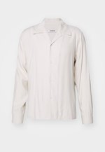 sandro REQUIN - Camisa - ecru/crema - Zalando.es