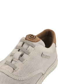 bugatti Sneaker low - offwhite aew/weiß - Zalando.at