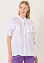 Jimmy Key JUDGE COLLAR SHORT SLEEVE RUFFLE DETAILED - Button-down ...