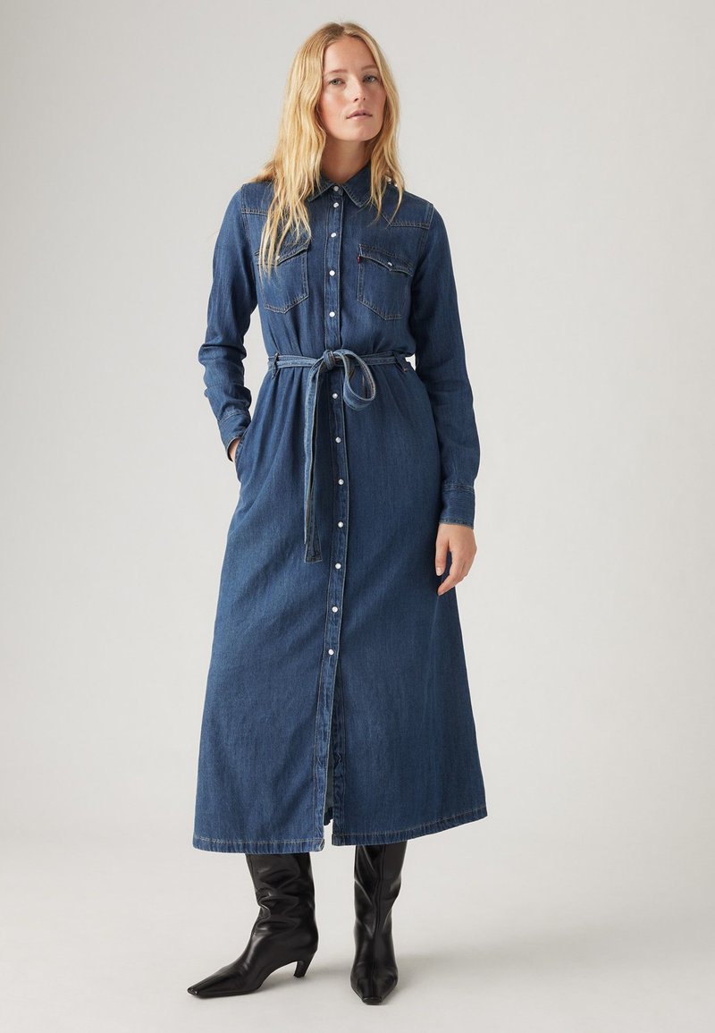 Levi's® QUINNEY - Denimkjoler - gold dust west/bluedenim - Zalando.dk