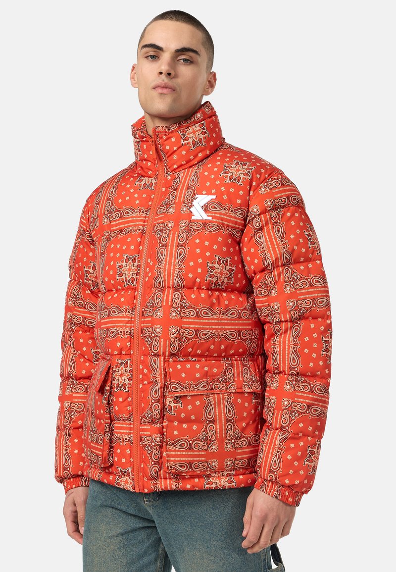 Karl Kani PAISLEY PUFFER JACKET - Winterjacke - dark orange/white/black ...
