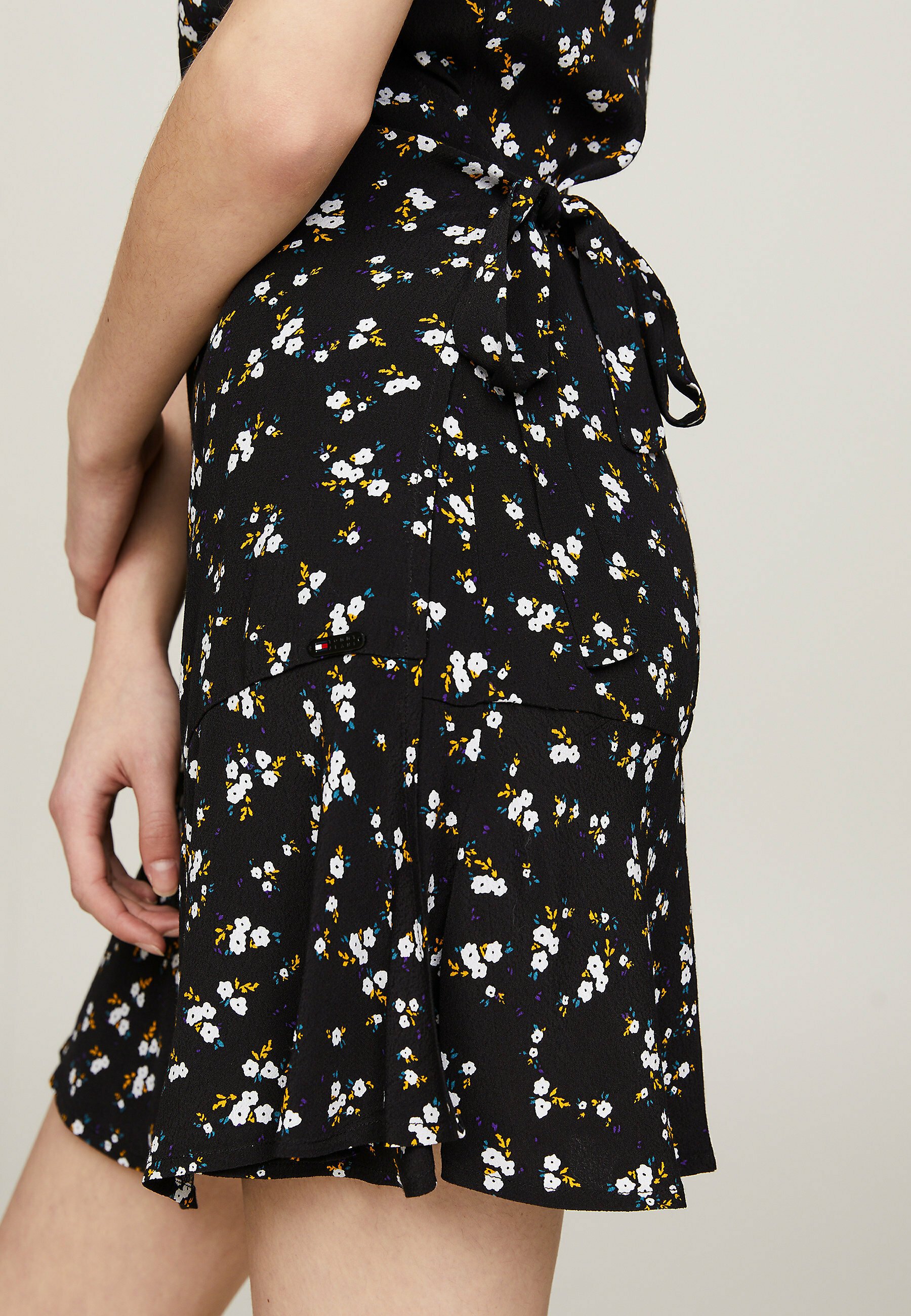 Tommy hilfiger black floral dress store