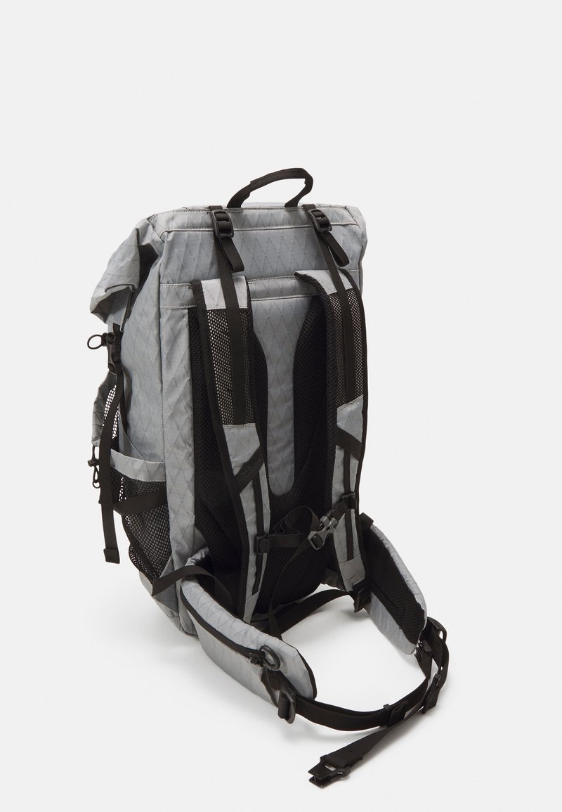 Jack Wolfskin WANDERMOOD ROLLTOP 30 - Zaino - rainstorm/grigio scuro ...