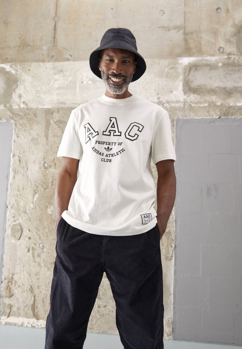 adidas Originals HACK TEE - Print T-shirt - off white/off-white - Zalando