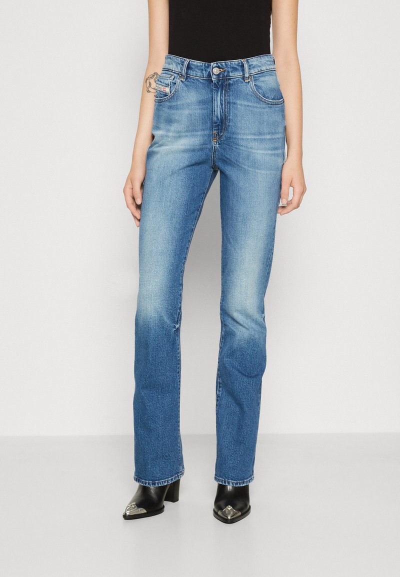 Diesel D-ESCRIPTION - Flared Jeans - medium blue/blue denim - Zalando.at