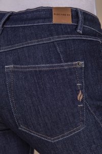 Blue Fire BLUE FIRE PANTS GIGI SLIM TAPERED - Jeans Slim Fit - stone ...