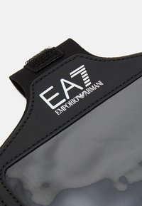 EA7 Emporio Armani TRAIN ARM PHONE HOLDER UNISEX - Mobilskal - black/svart - Zalando.se