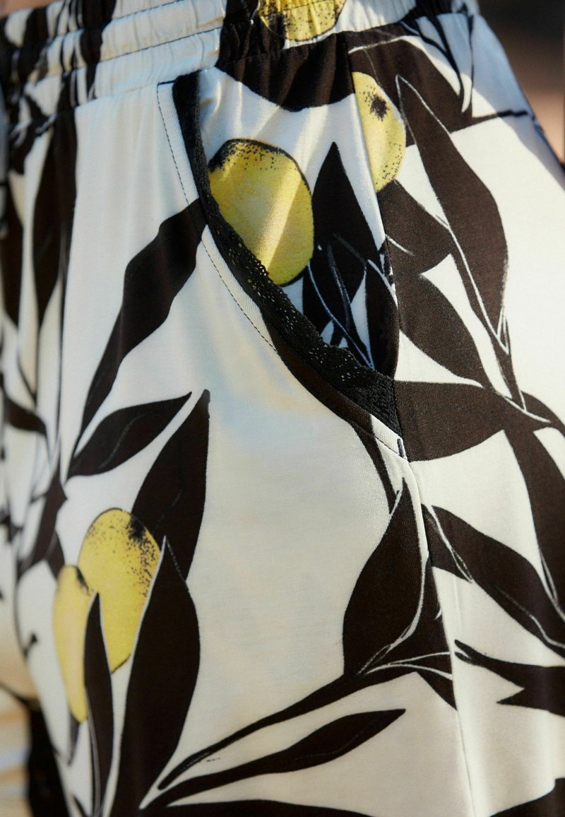 Next ELASTICATED WAIST - REGULAR FIT - Shorts - black white lemon print ...