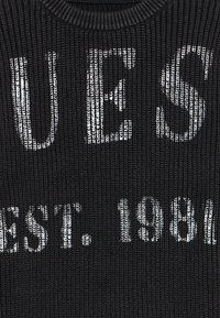Guess JUNIOR SWEATER - Neule - jet black/musta - Zalando.fi