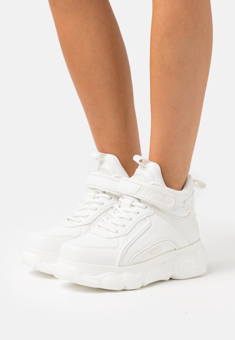 Buffalo CORIN MID - Sneaker low - white/weiß - Zalando.de