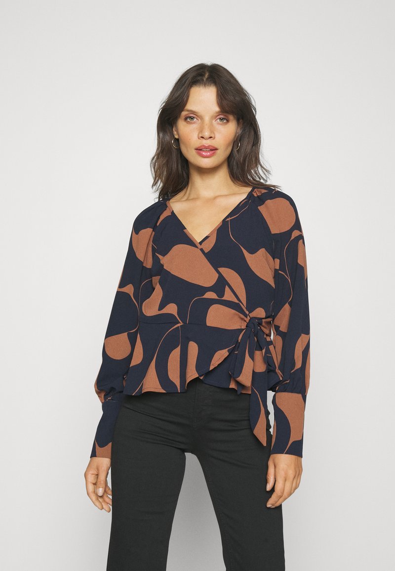 Vero Moda Petite VMLYDIA WRAP - Camicetta - night sky with aztec lina ...