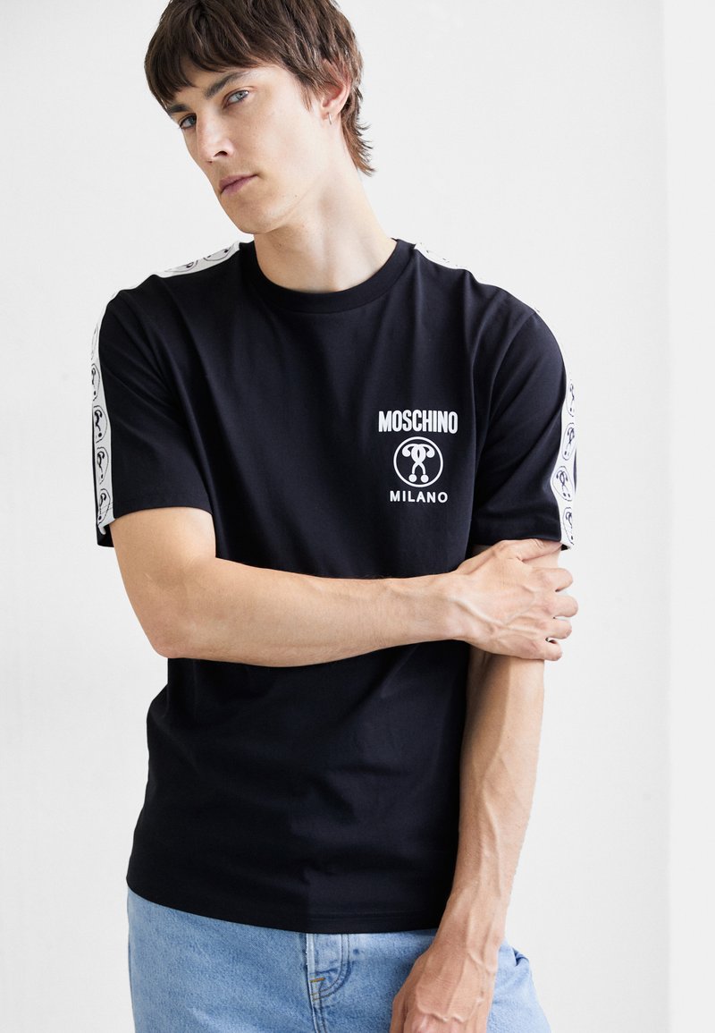 MOSCHINO Print T-shirt - fantasy black/black - Zalando.co.uk