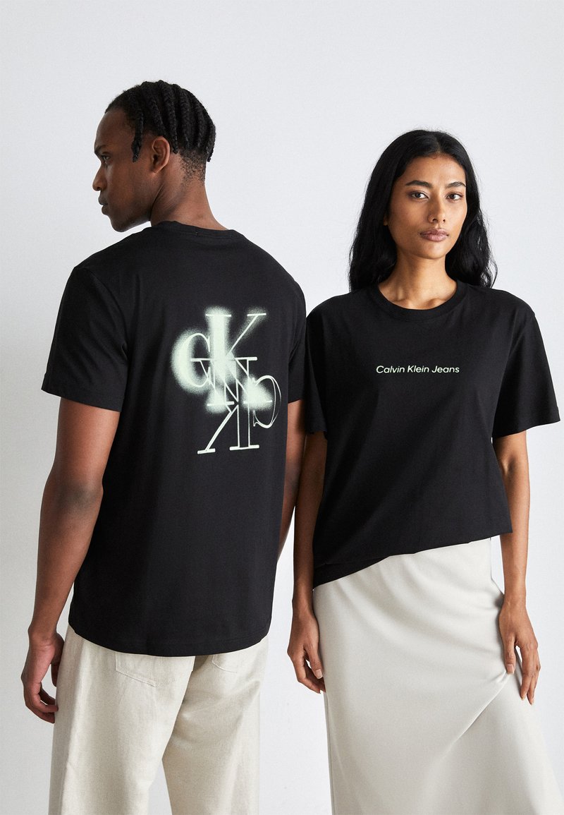 Calvin Klein Jeans MIRRORED LOGO TEE UNISEX - Print T-shirt - black ...