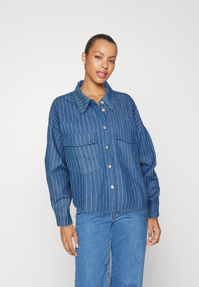 Pieces PCAMILDA - Hemdbluse - medium blue denim stripes:white/blue ...