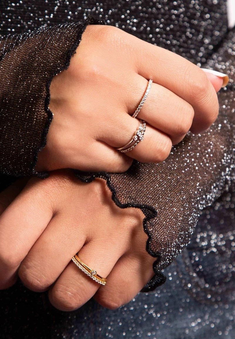 Lucardi 925 SILVER ROW OF 15 ZIRCONIA STONES - Ring - gold-coloured ...