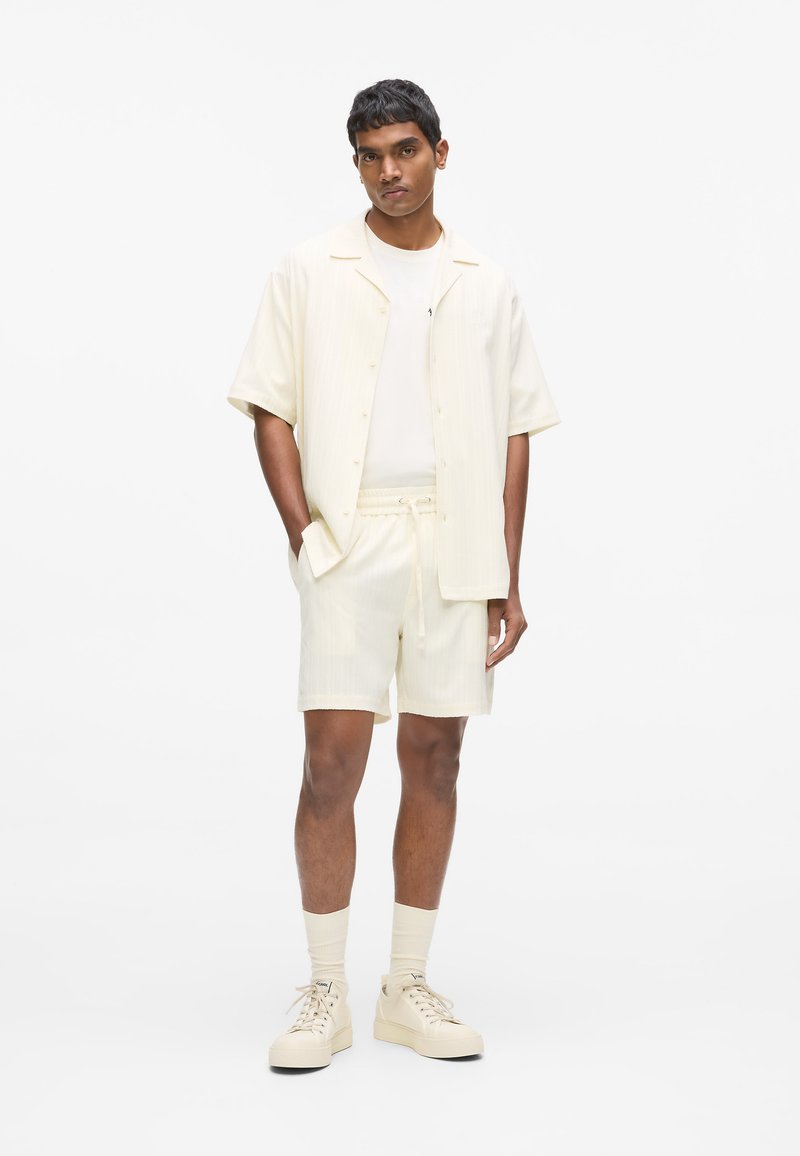 KARL LAGERFELD Pantaloni de trening - cannoli cream/bej - Zalando.ro