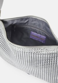Madden Girl Kabelka - silver-coloured/stříbrná barva - Zalando.cz