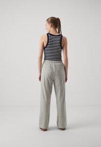 GAP LOGO FRONT SEAM WIDE LEG - Tracksuit bottoms - heather grey/light ...