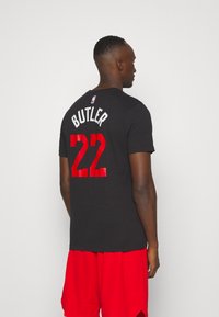 Nike Performance NBA MIAMI HEAT JIMMY BUTLER CITY EDITION TEE - T-Shirt ...